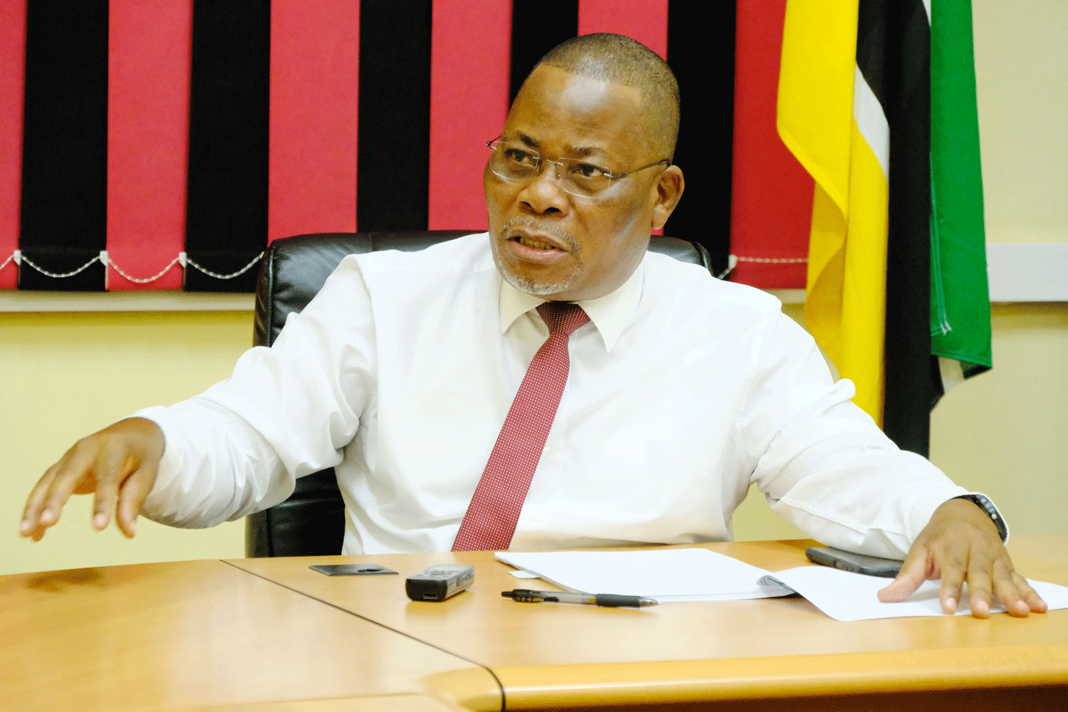 PCA JÚLIO MANJATE E O ANÍVERSÁRIO DO “NOTÍCIAS”: São 98 anos de ...