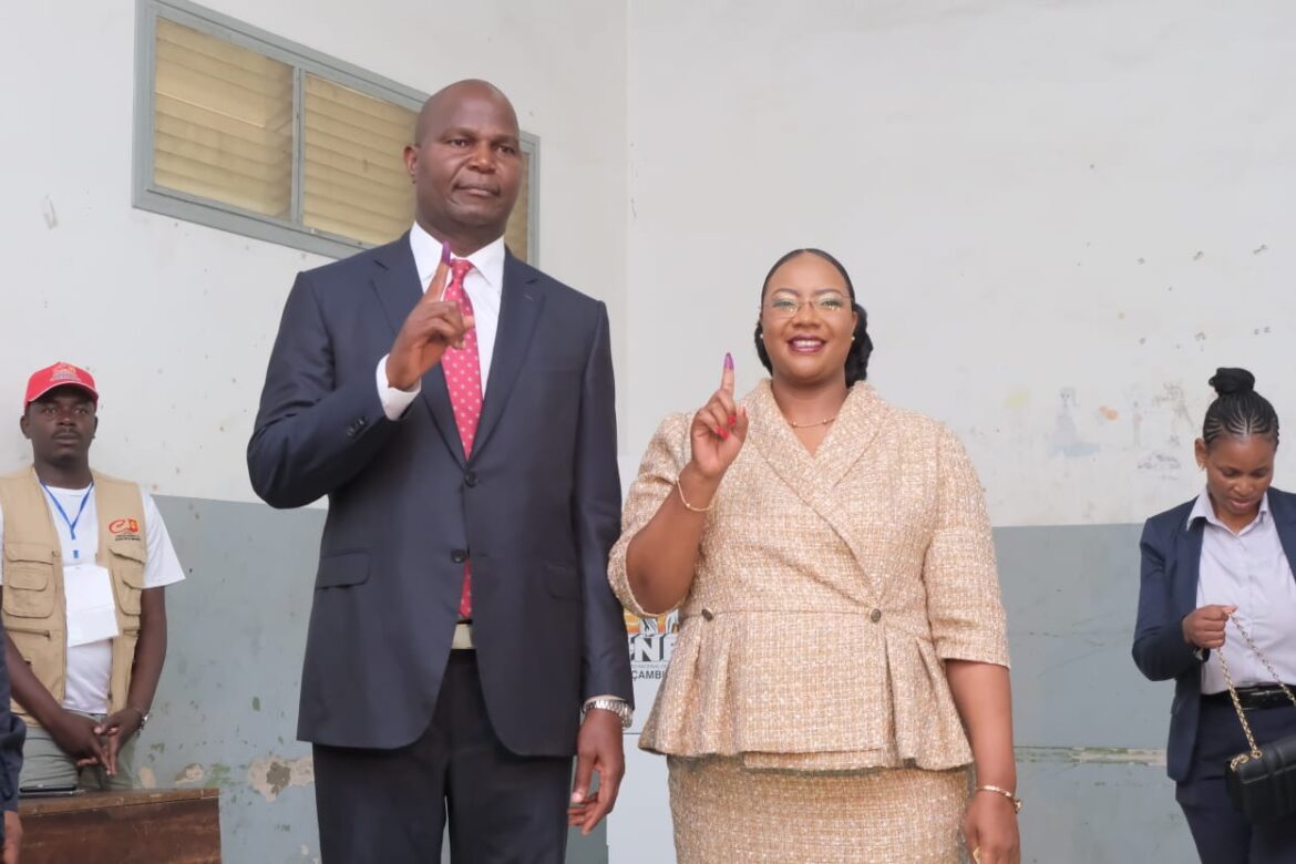 Chapo e esposa já votaram - Jornal Notícias