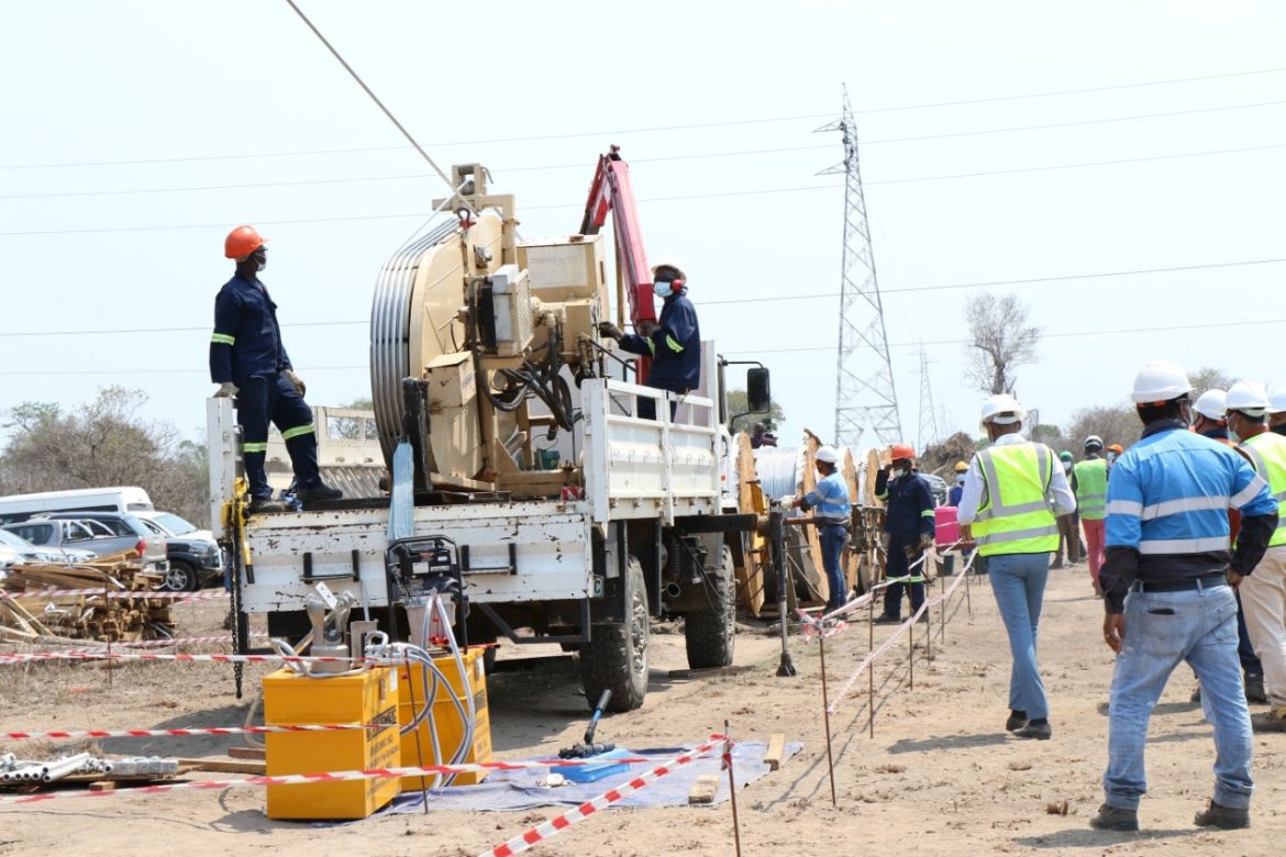 TRANSPORTE DE ELECTRICIDADE: Termina fase de construção da linha Maputo ...