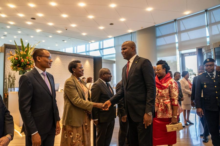 Presidente Chapo já está em Sevilha - Jornal Notícias