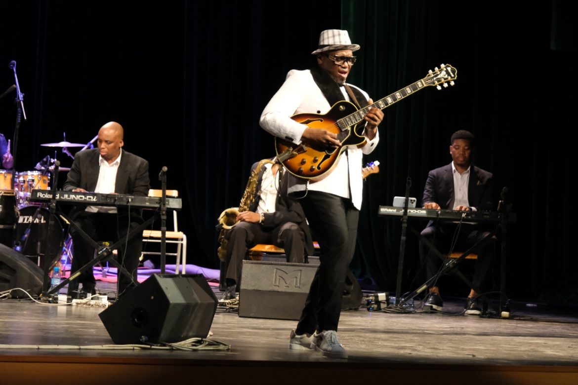 Êxitos da música nacional segundo Jimmy Dldudlu - Jornal Notícias